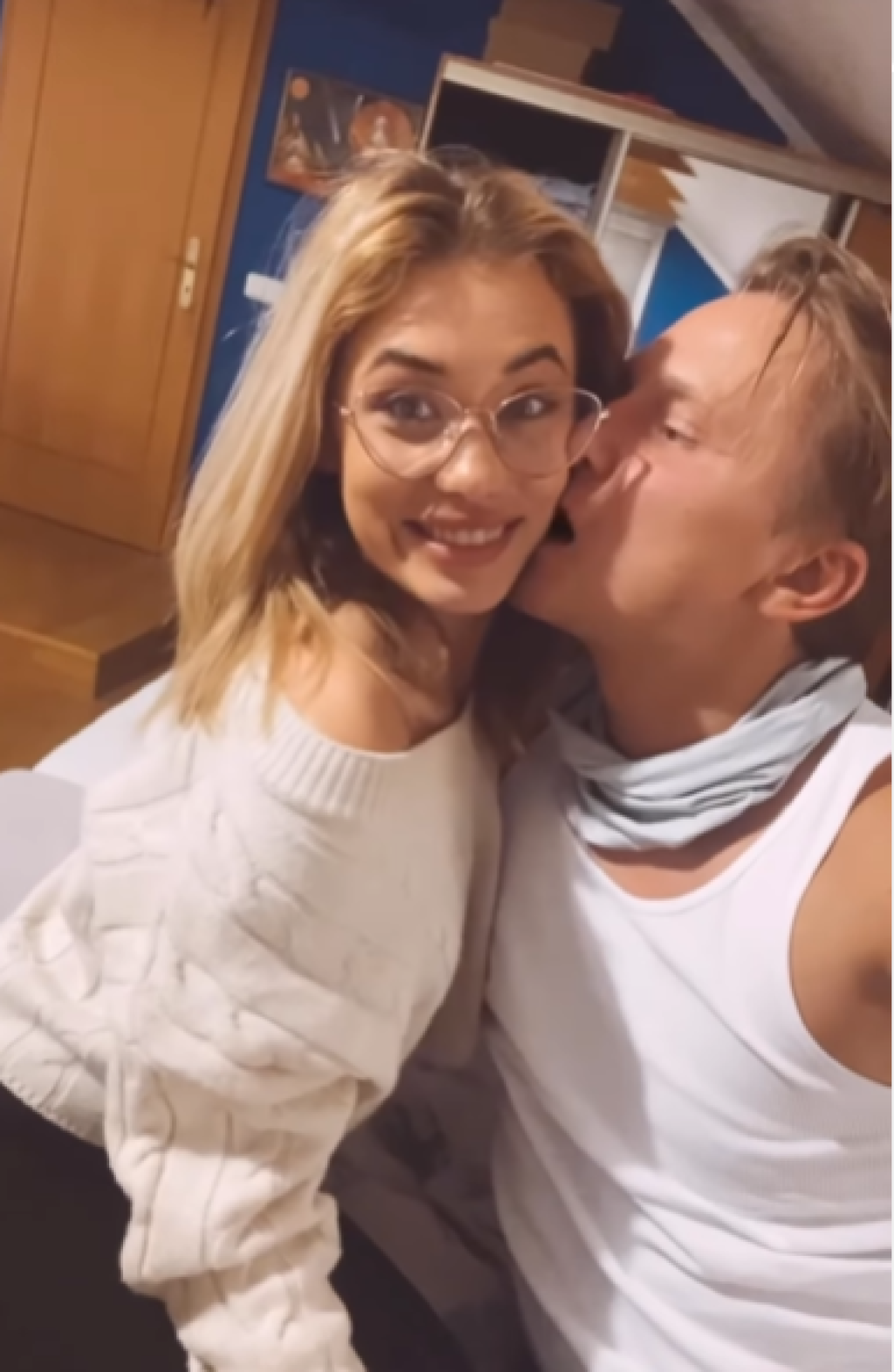 Exmilenka Vémolu šokovala Len 19 Ročná Pornoherečka Rika Fane Je TehotnÁ Kto Je Otec