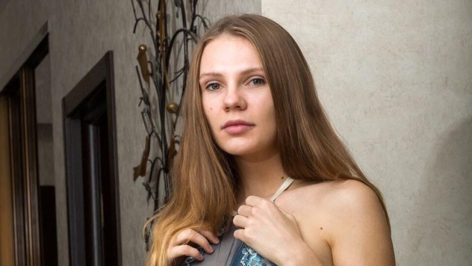 Elina De Leon Nevinným Pohľadom Zbalila Desiatky Mužov