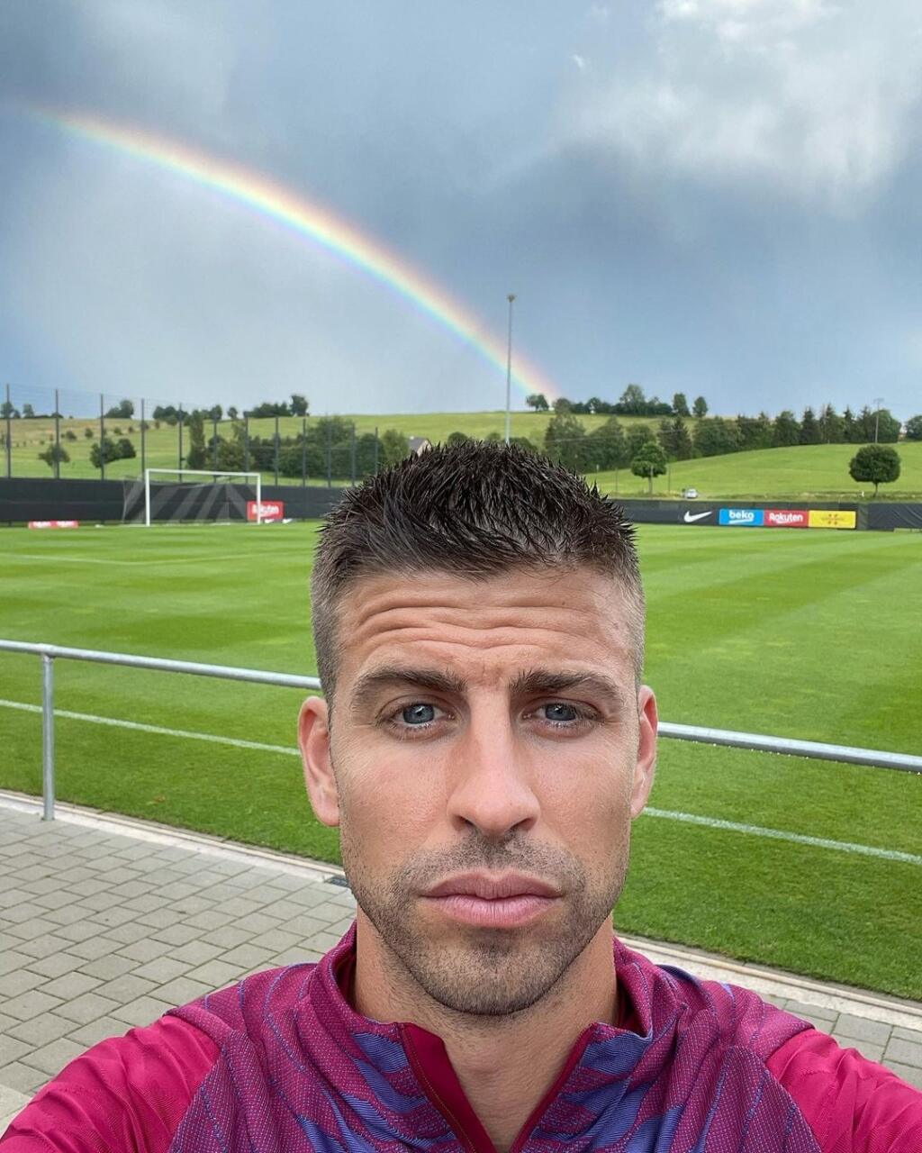 Gerard Piqué Na Foto S Frajerkou Za TÚto Ženu Vymenil Shakiru Ľudia