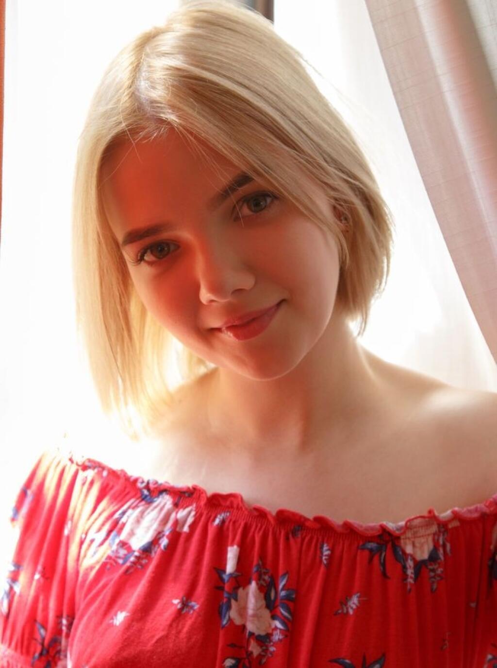 Victoria Sokolova Očarí V Ktorejkoľvek Zo Svojich Podôb