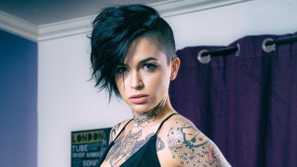 Leigh Raven Jej Pôvab Nie Je Pre Každého Podľahnete Mu