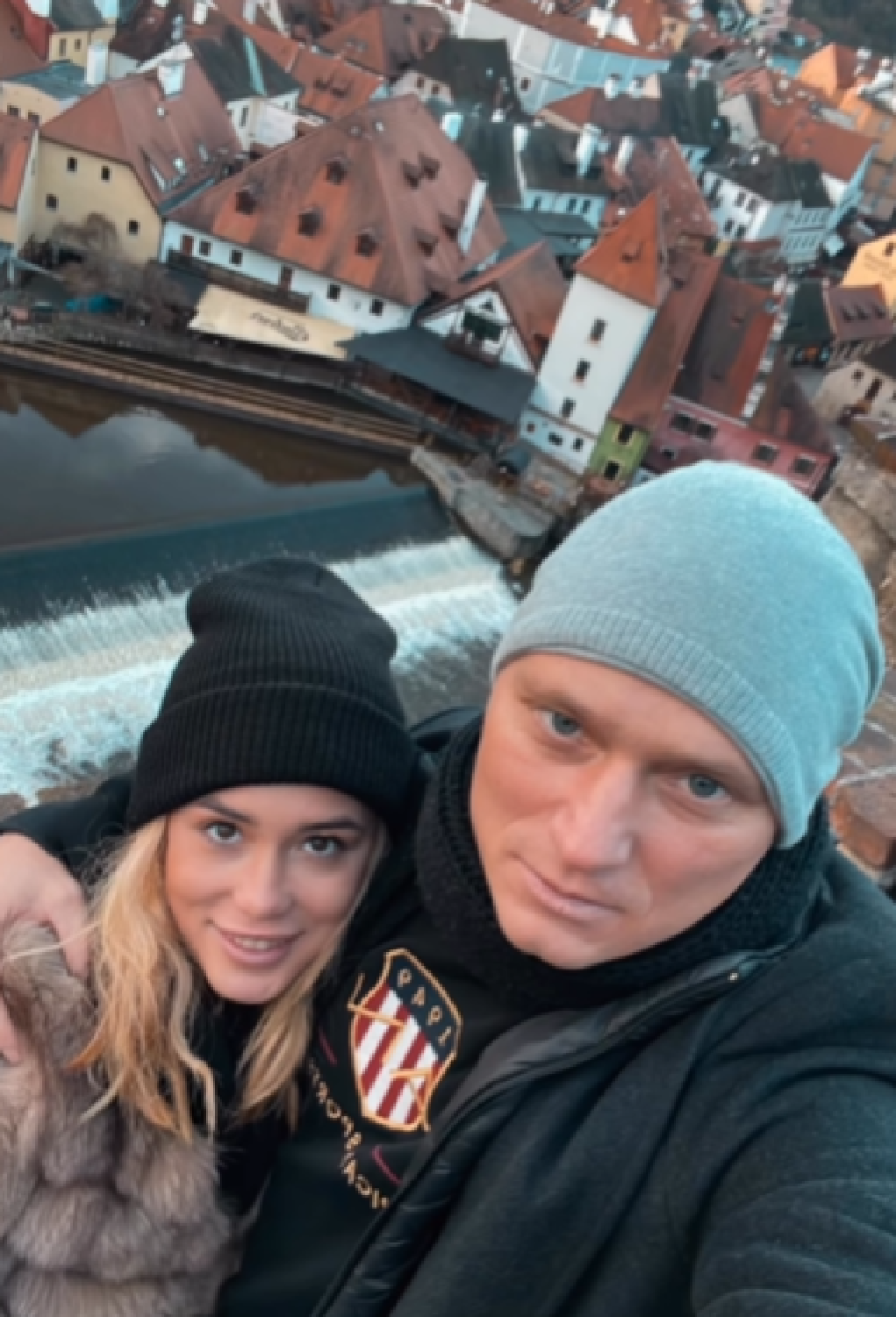 Exmilenka Vémolu šokovala Len 19 Ročná Pornoherečka Rika Fane Je TehotnÁ Kto Je Otec